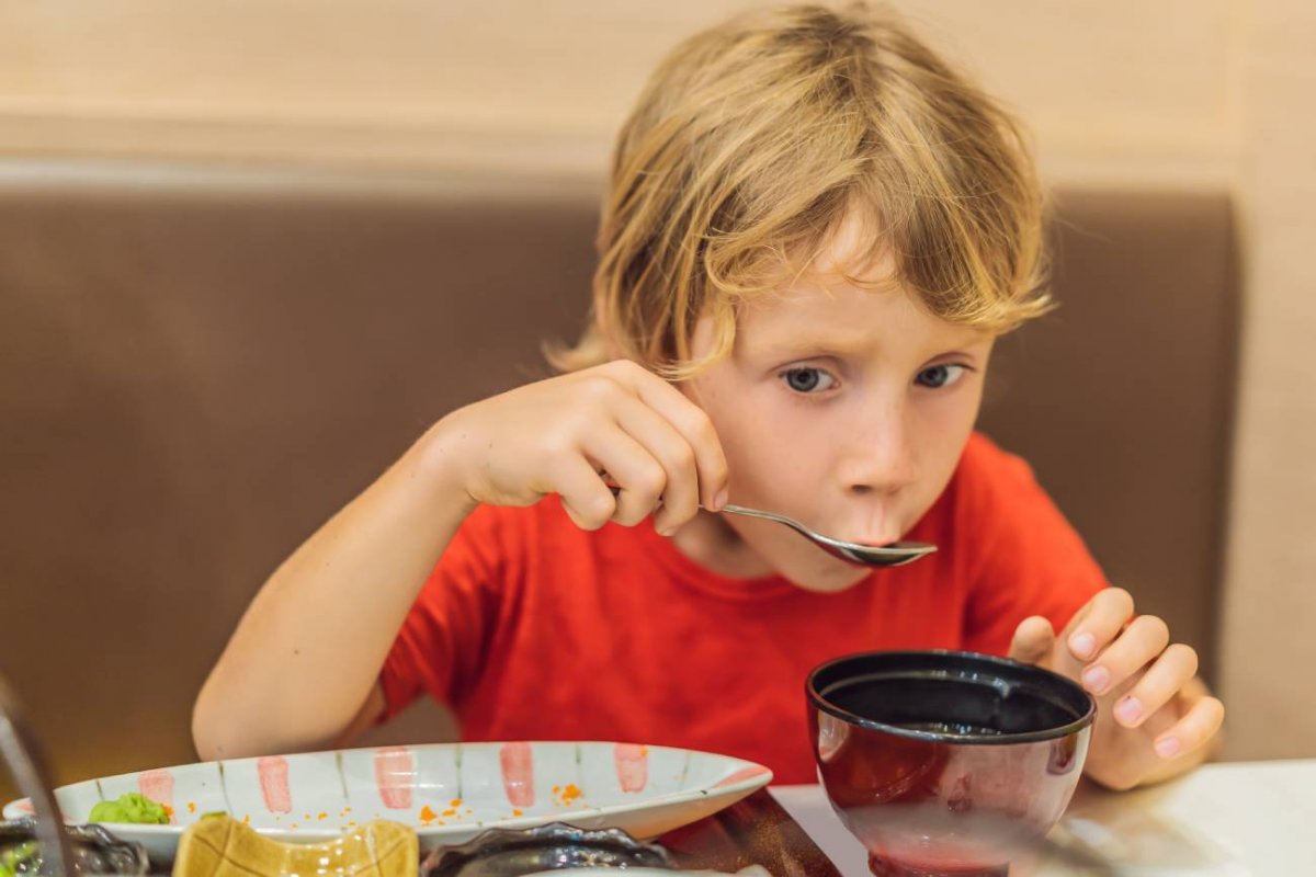 Rosół z imbirem i czosnkiem: naturalny lek na infekcje [PRZEPIS ...